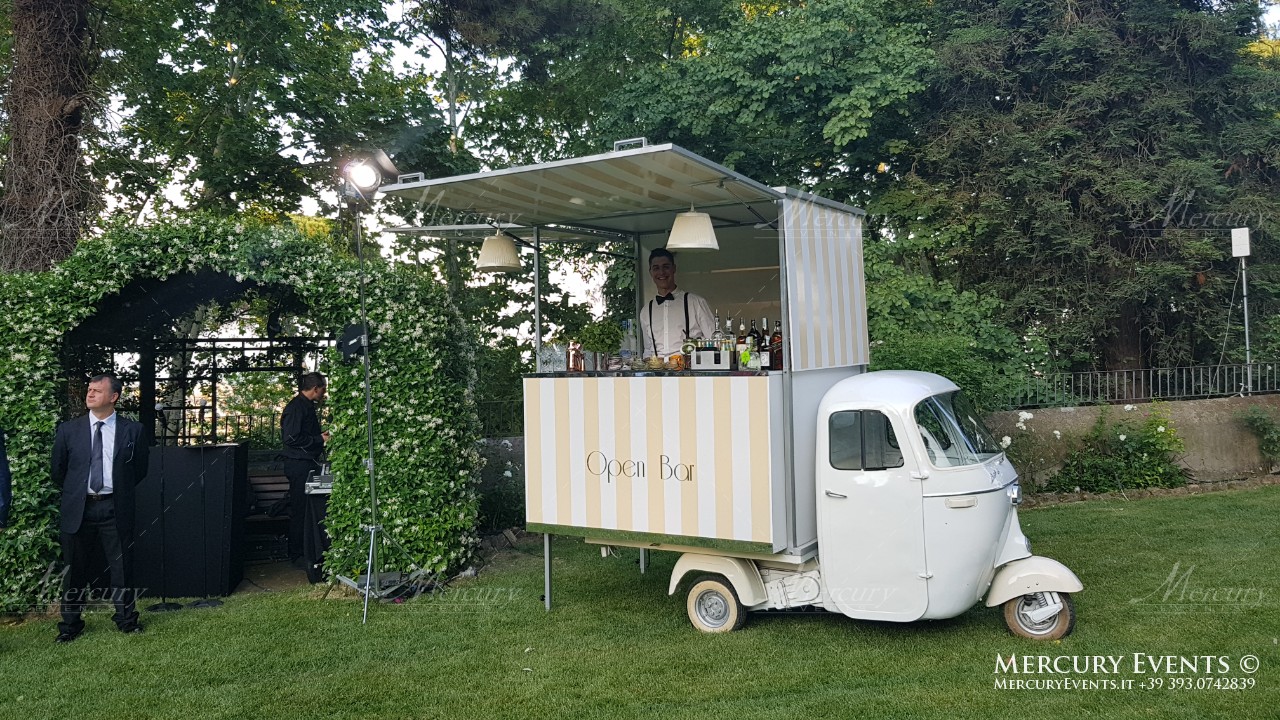 Rinfresco con ape car fuori dalla chiesa - Weddings Coast